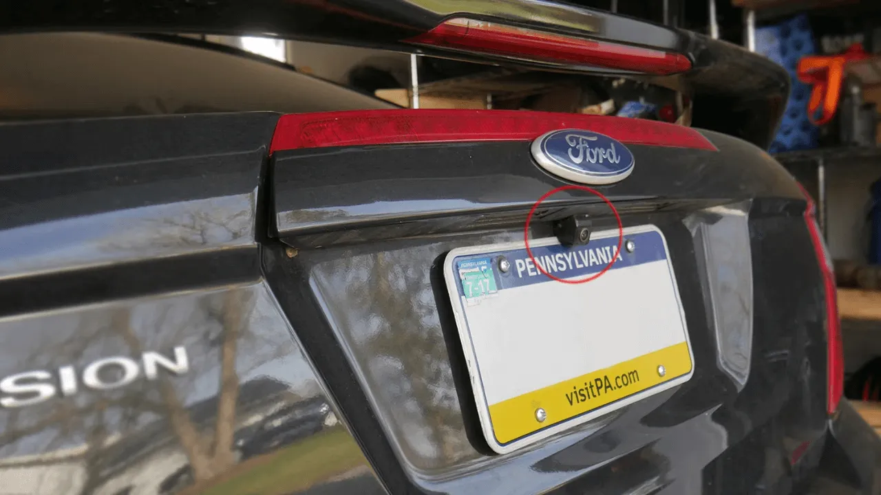 What is a Rear View Mirror with Camera and How to Use It?