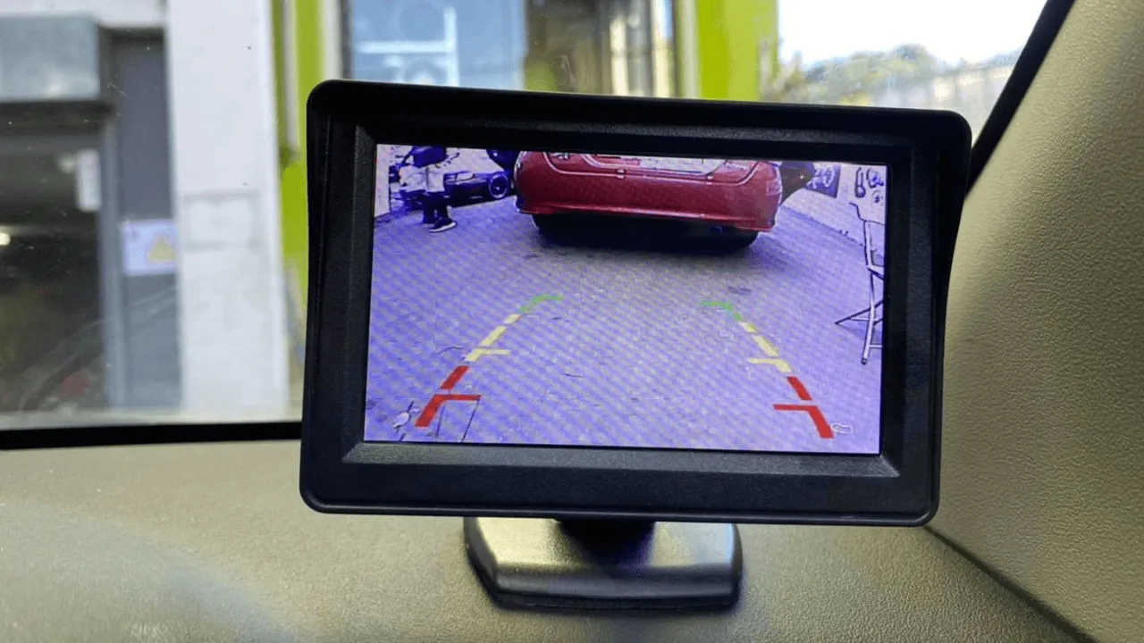 OEM or Aftermarket reversing camera -Which One Should Buy